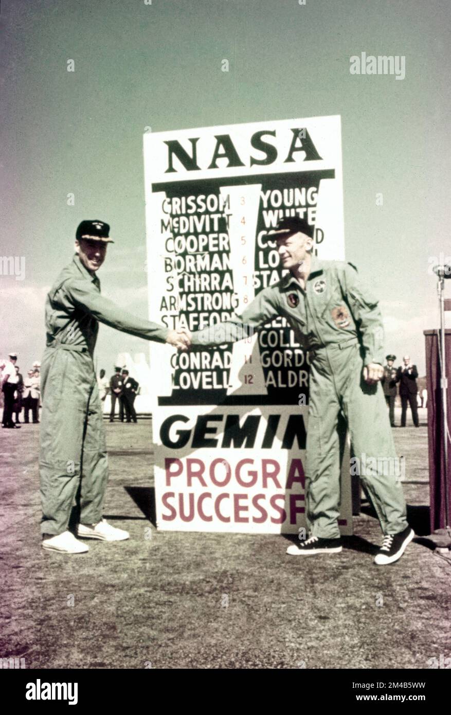 Project Gemini 12: Austronauts Lovell and Aldrin in front of the summary table of Gemini flights ...