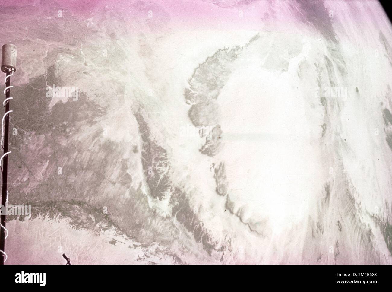 Project Gemini 11: The Earth seen from space, The Sahara desert ...