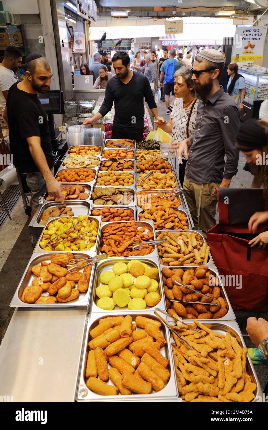 JERUSALEM, ISRAEL - OCTOBER 28, 2022: People visit Mahane Yehuda Market ...