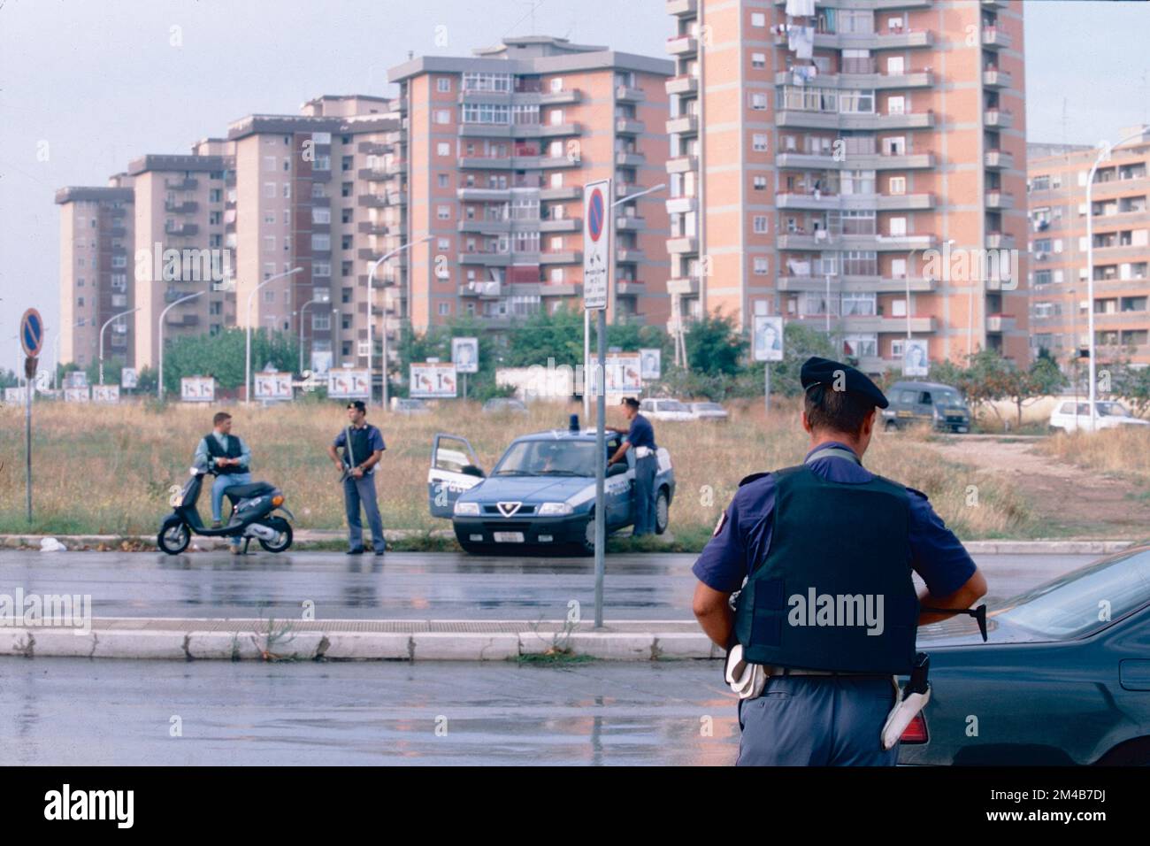 Police 1995 hi-res stock photography and images - Alamy