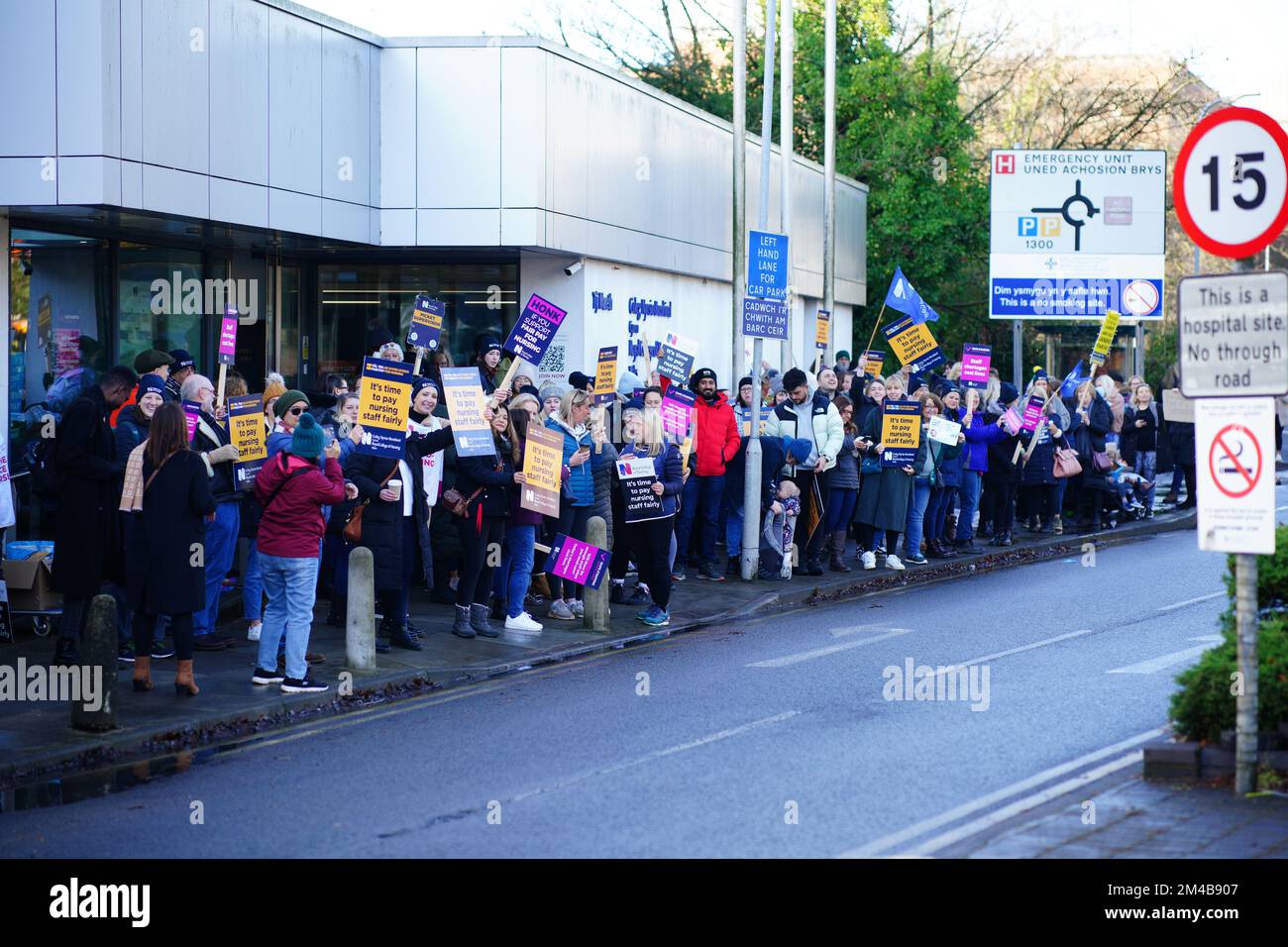 Members of the Royal College of Nursing (RCN) on the picket line ...