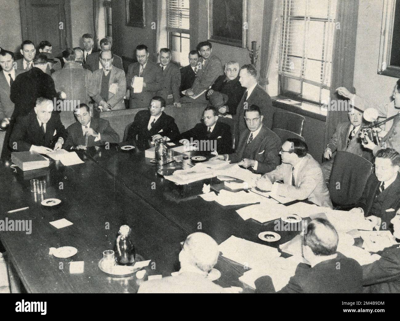 Italian-American crime boss and mafia mobster Frank Costello testifying ...