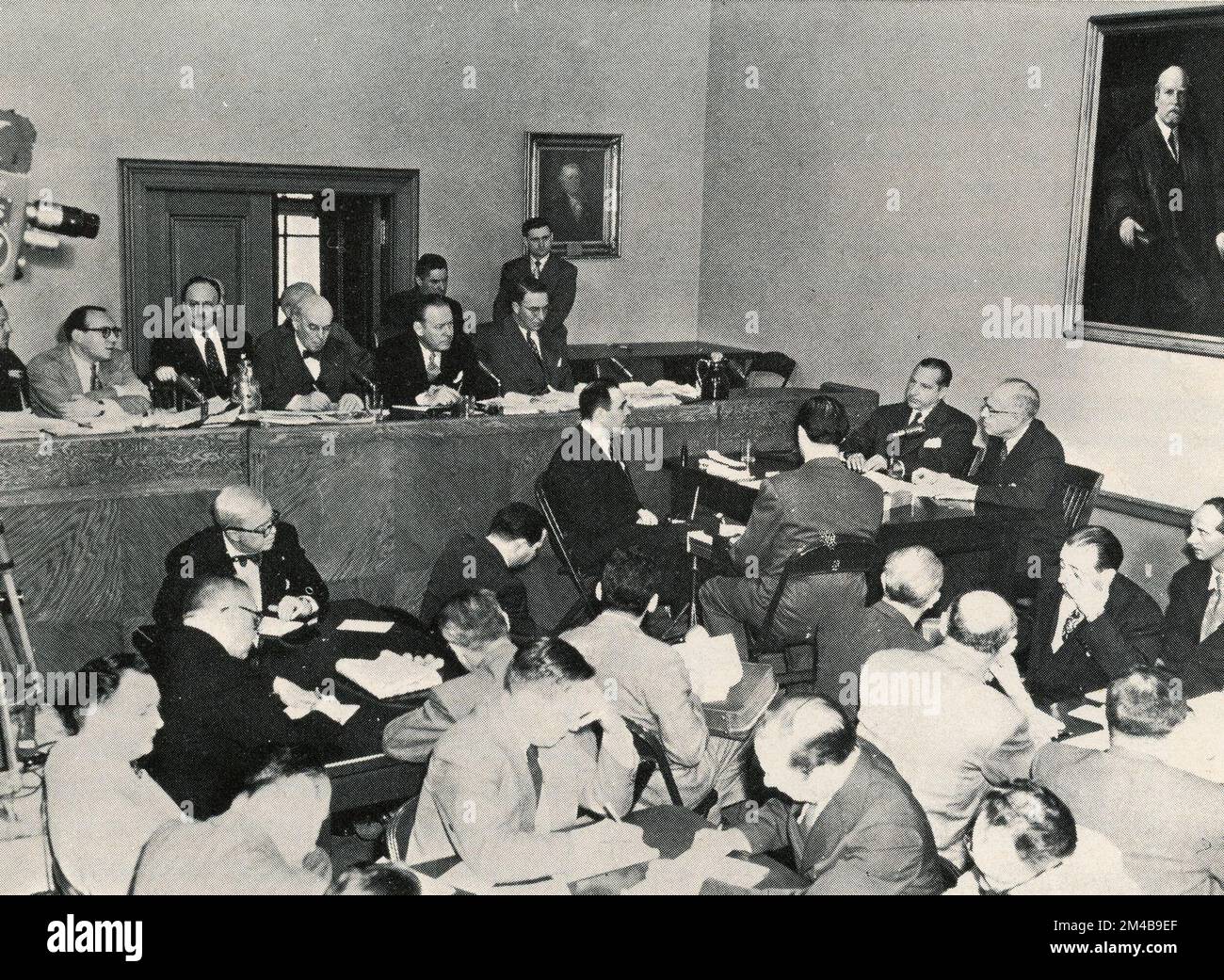 Italian-American crime boss and mafia mobster Frank Costello testifying ...