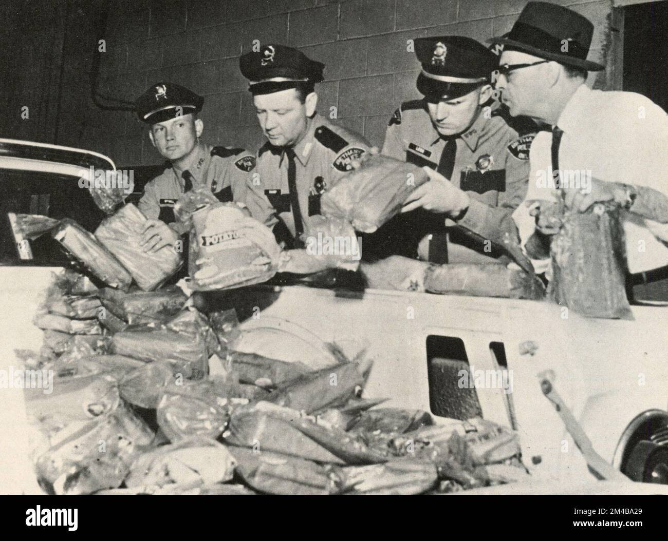 Police agents founding drug in a car, Oklahoma City, USA 1950s Stock ...