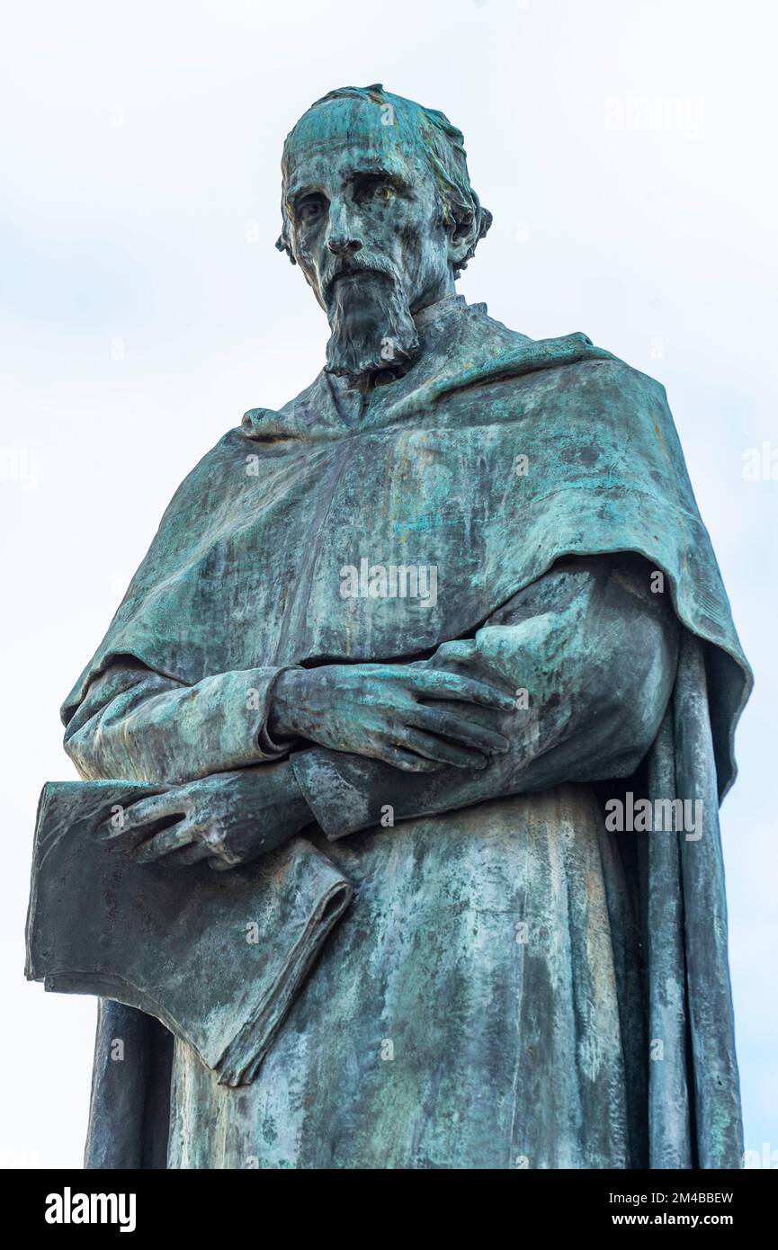 Statue paolo sarpi venice italy hi-res stock photography and images - Alamy