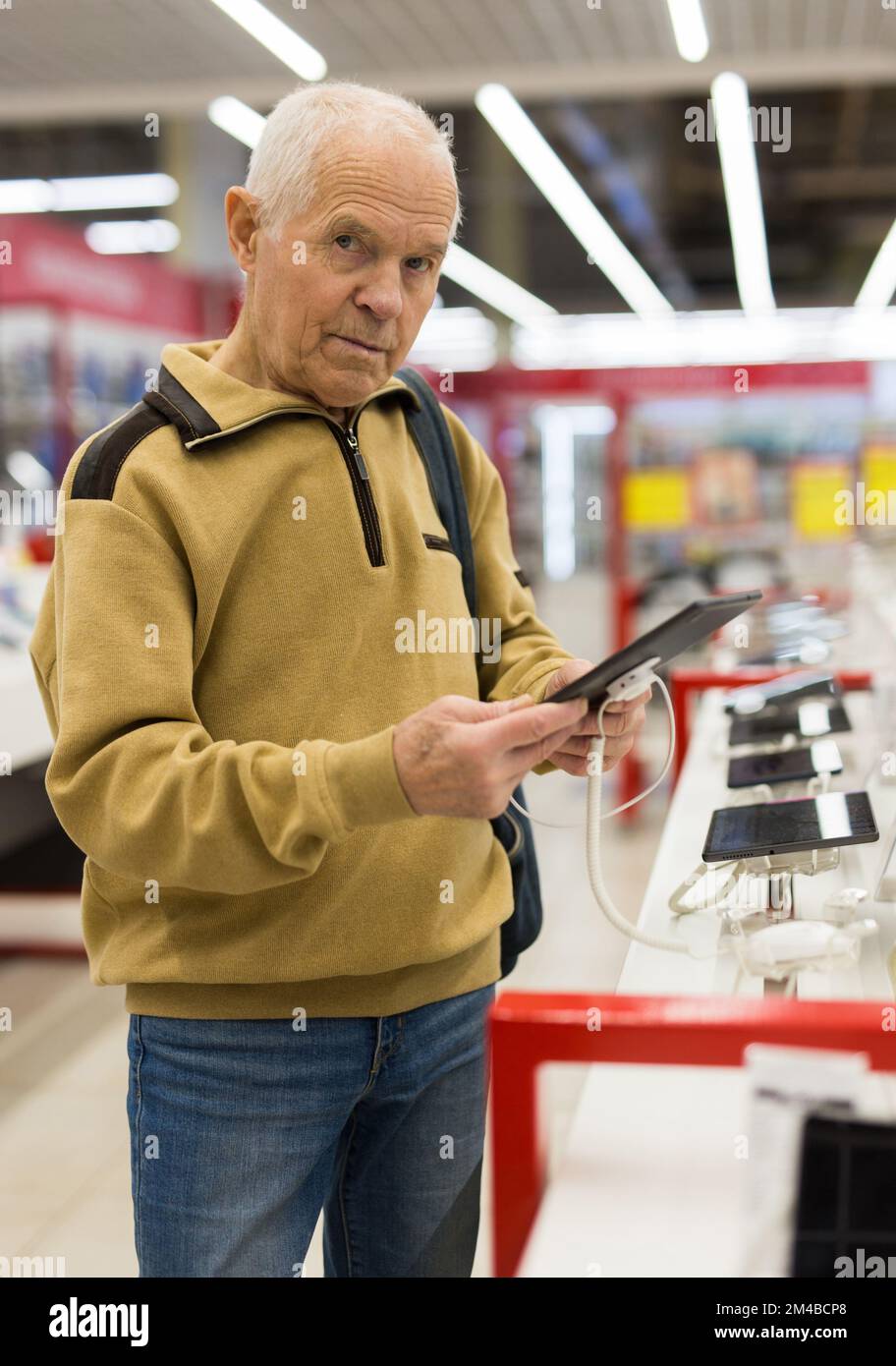 Tablet showcase hi-res stock photography and images - Alamy