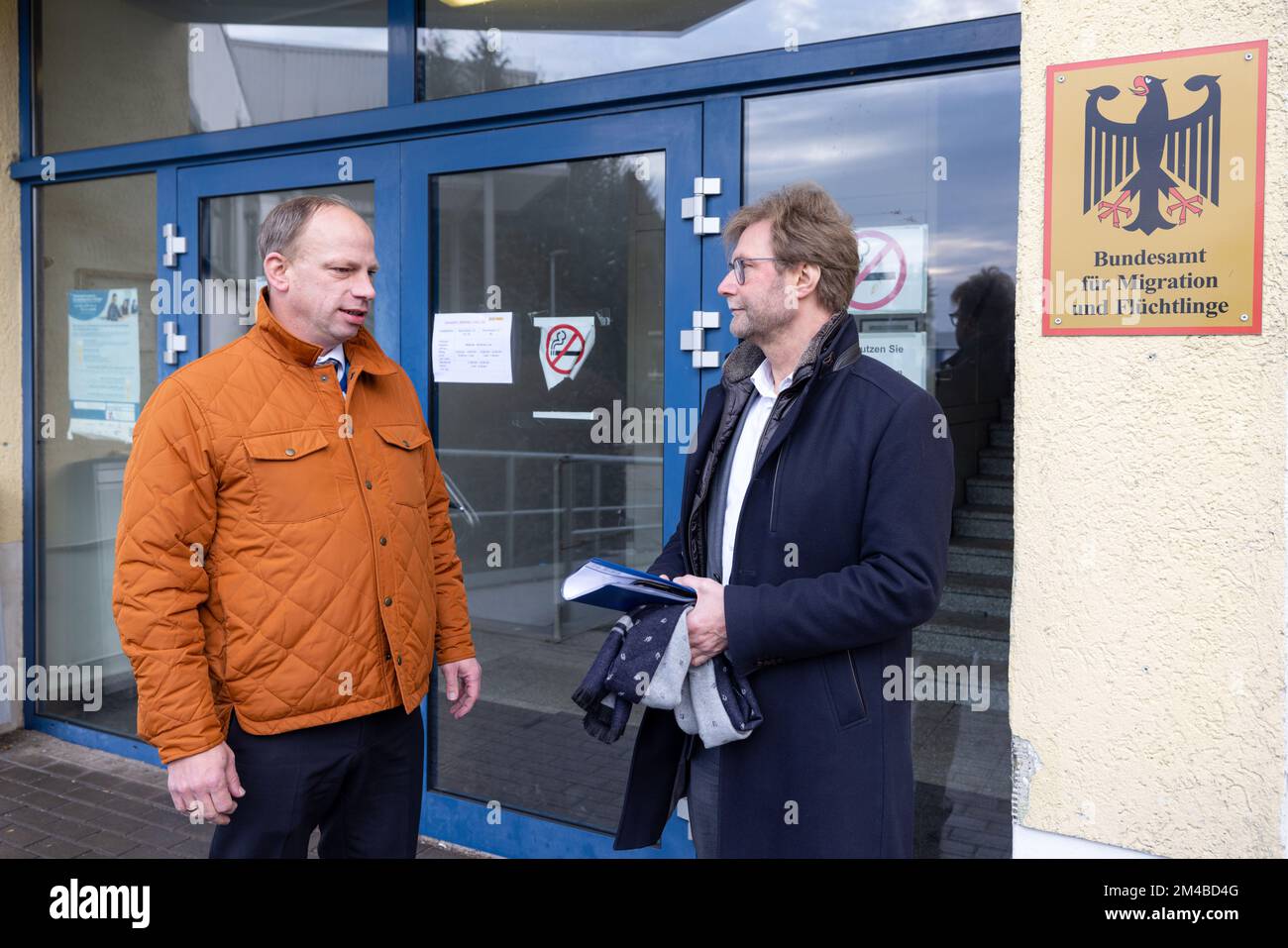 Suhl, Germany. 20th Dec, 2022. Dirk Adams (r, Bündnis 90/Die Grünen ...