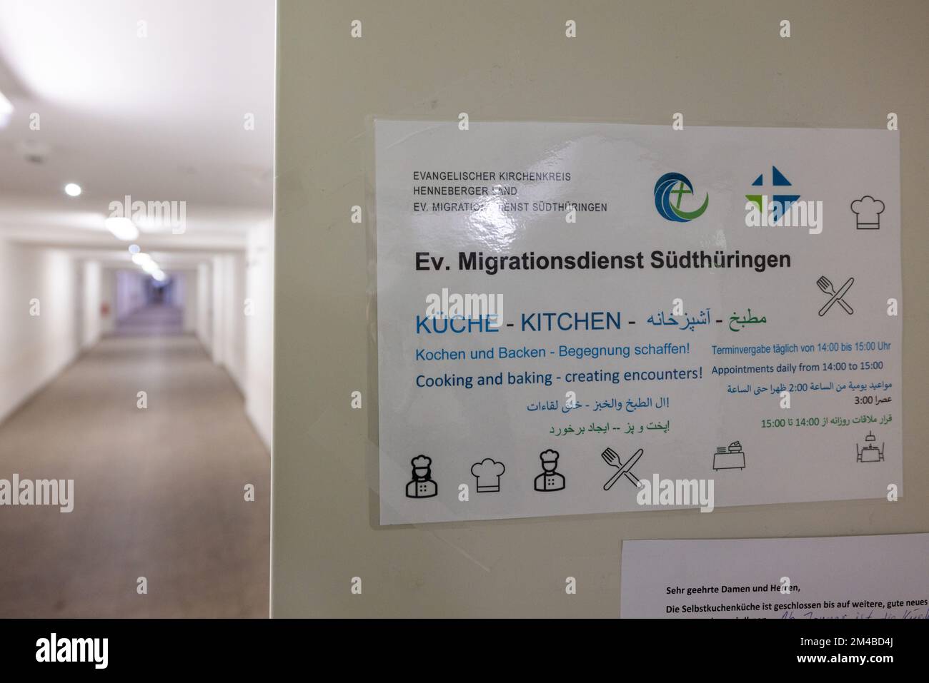 Suhl, Germany. 20th Dec, 2022. A sign hangs on the self-cooking kitchen ...
