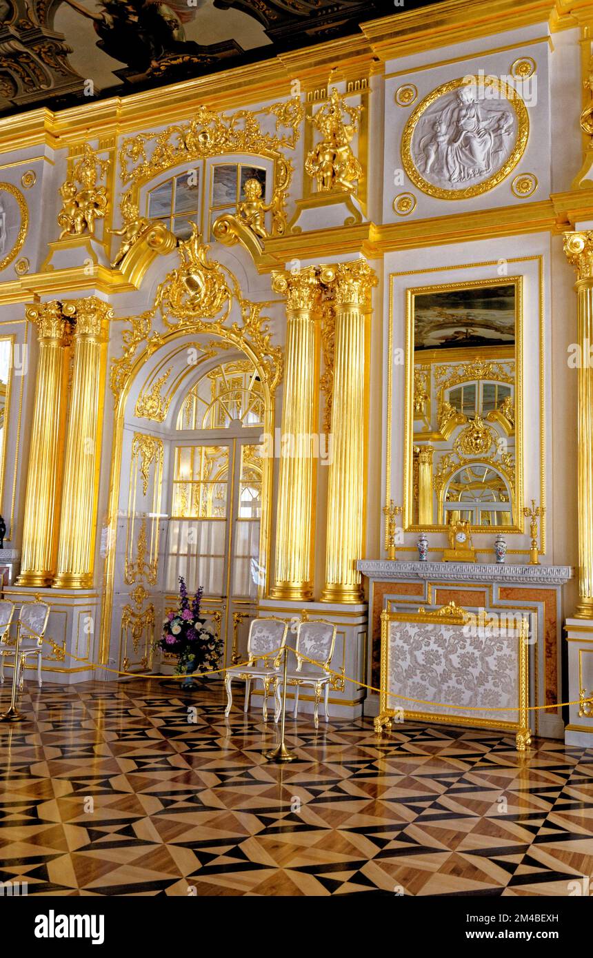 Baroque golden interior of Catherine Palace - Tsarskoye Selo (Pushkin ...