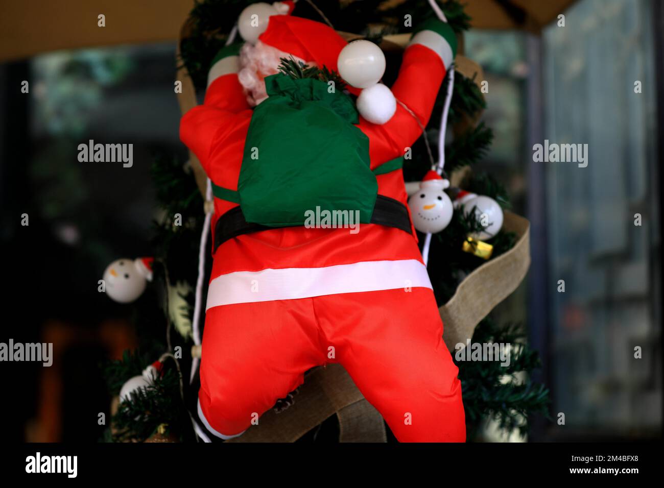 Christmas vibes are full of the Huajie Commercial Center in Huai'an ...