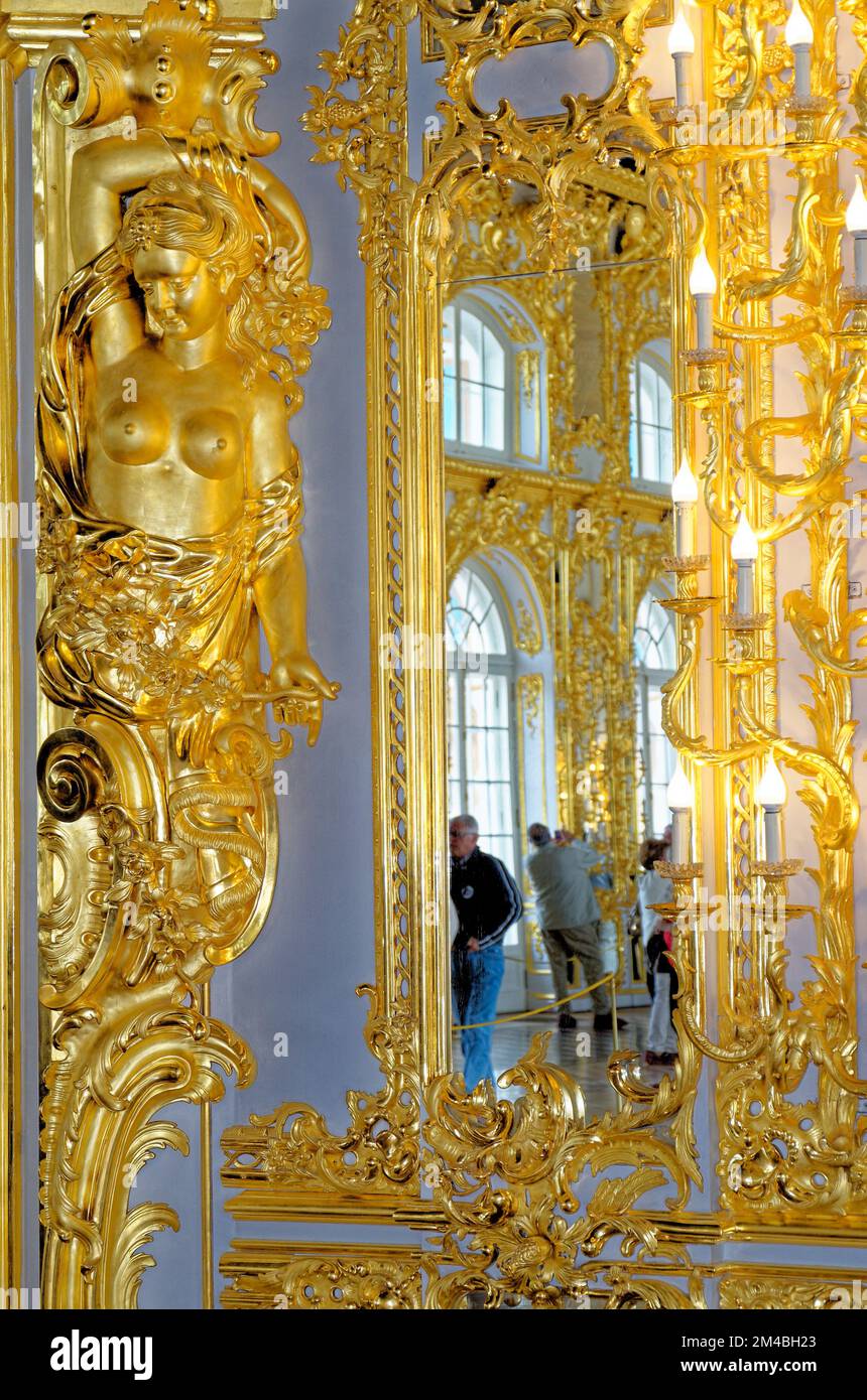 Amber room in catherine palace hi-res stock photography and images - Alamy