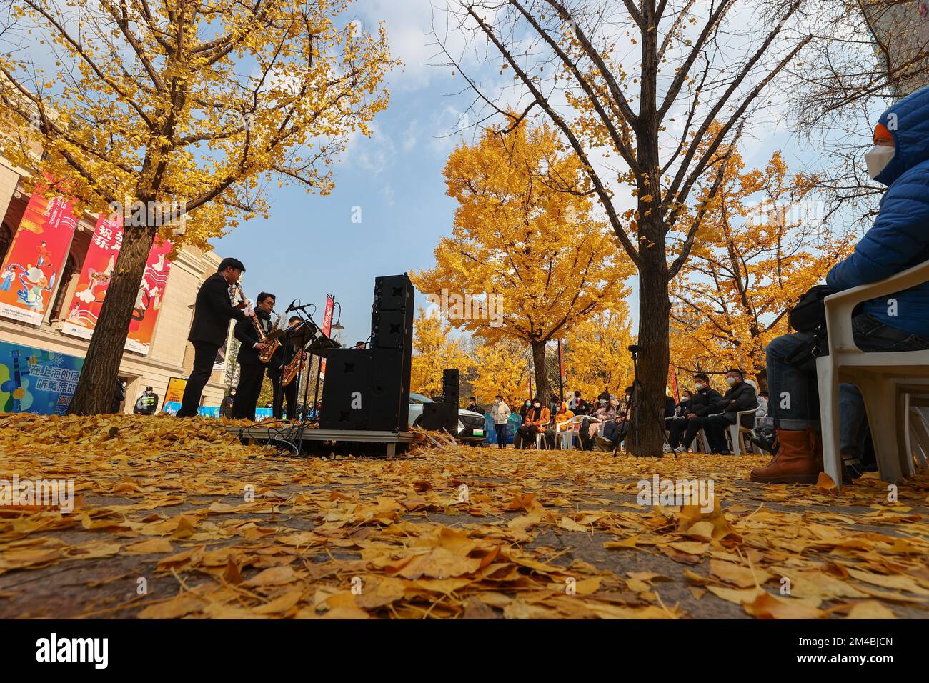 A saxophone quartet staged a concert in a square outside the Shanghai ...