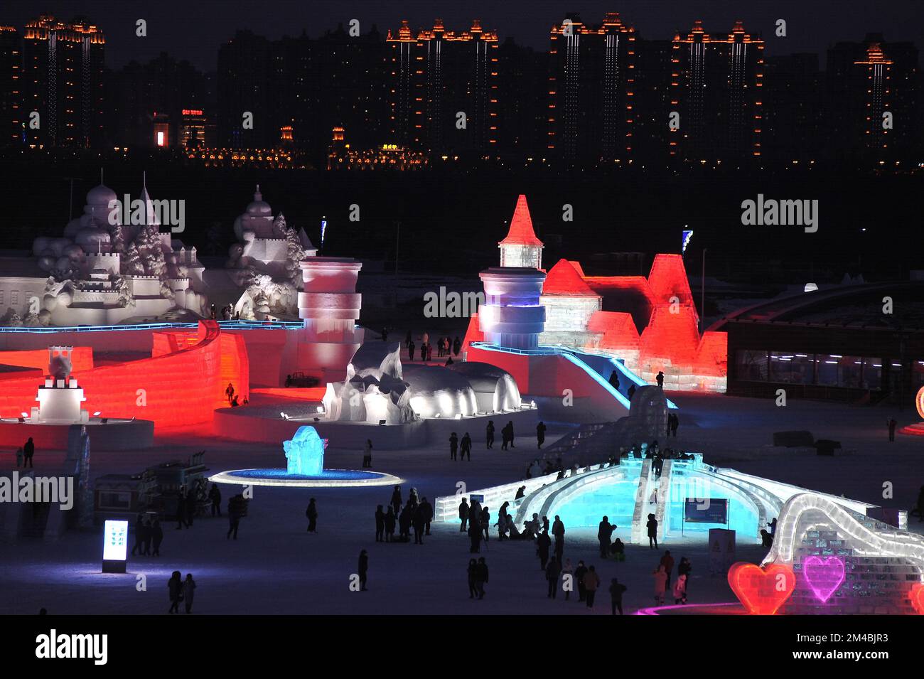 Harbin Ice-Snow World opened for test run, attracting many tourists to ...