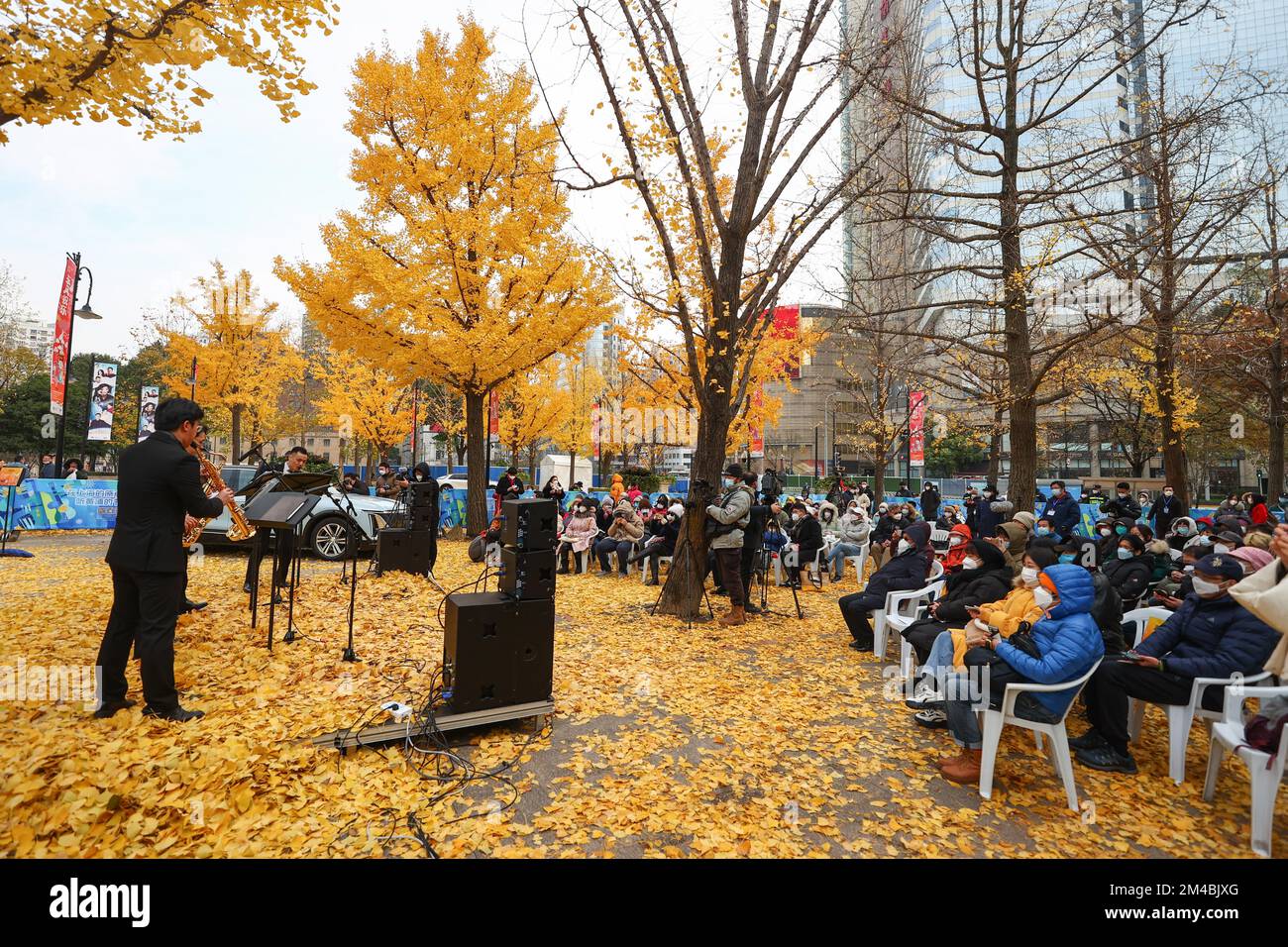 A saxophone quartet staged a concert in a square outside the Shanghai ...