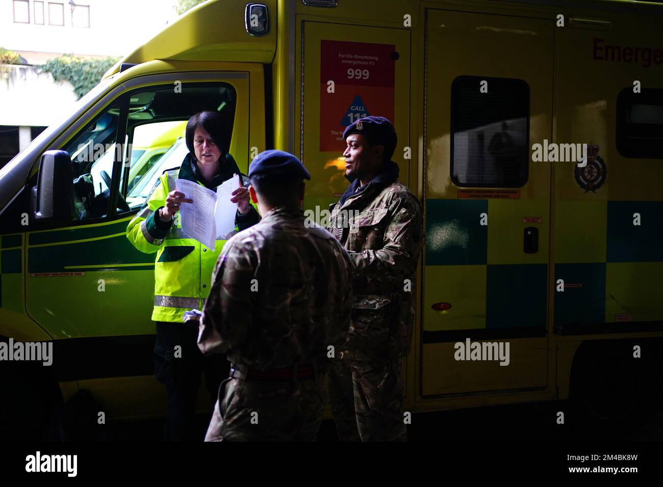 Military personnel from the Household Division are trained in an ...