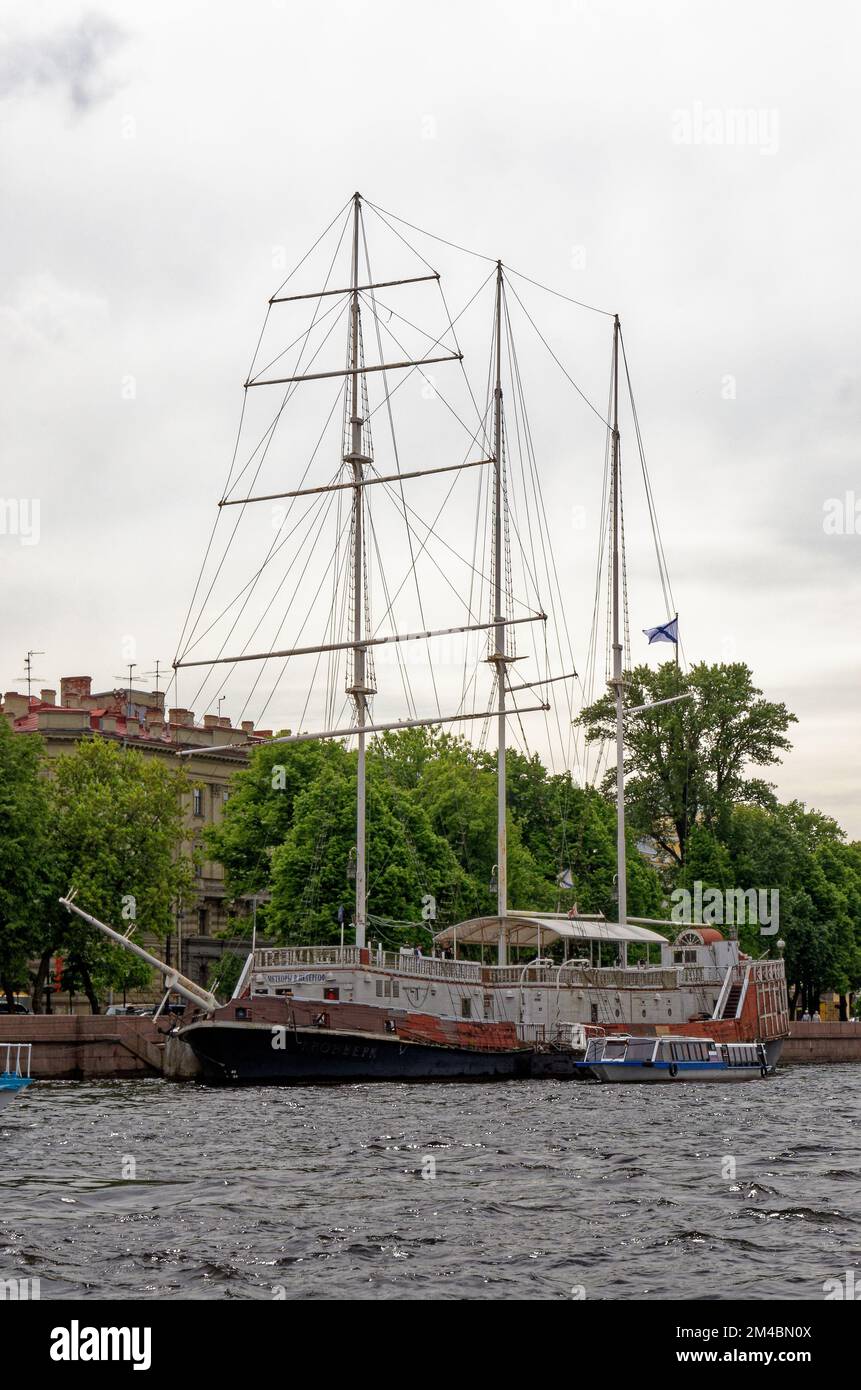 Tall ship in river river hi-res stock photography and images - Alamy