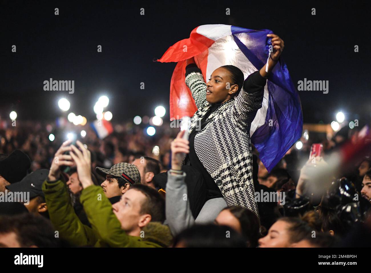 World Cup 2022: Les Bleus and supporters at the place de la Concorde in ...