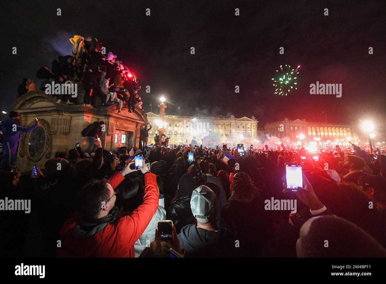 World Cup 2022: Les Bleus and supporters at the place de la Concorde in ...