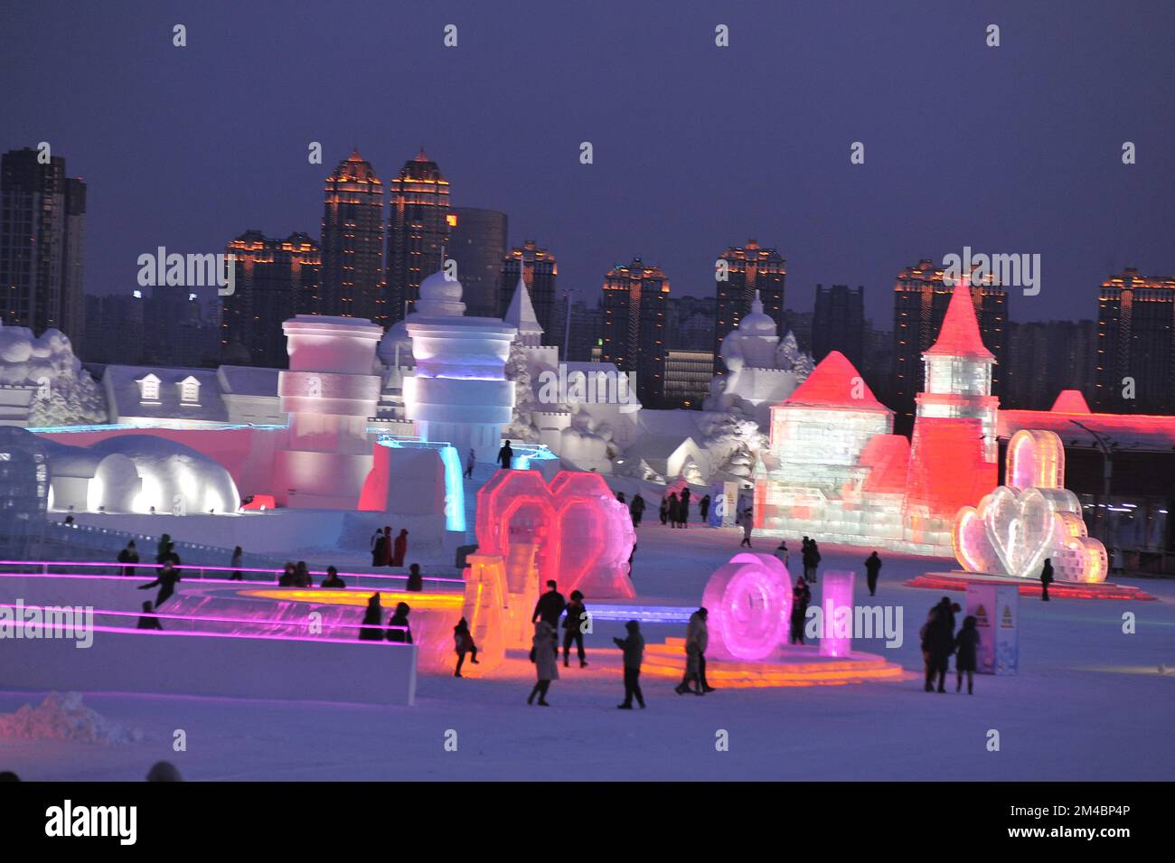 Harbin Ice-Snow World opened for test run, attracting many tourists to ...
