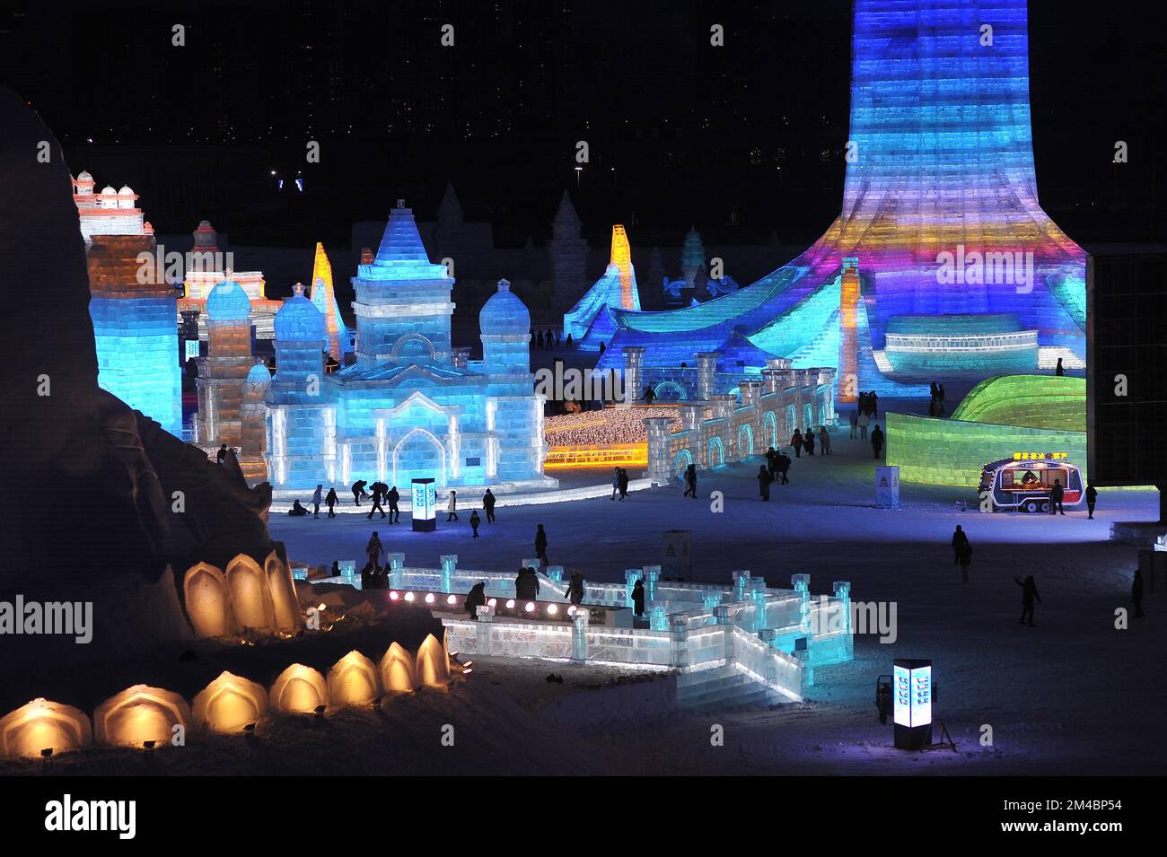 Harbin Ice-Snow World opened for test run, attracting many tourists to ...