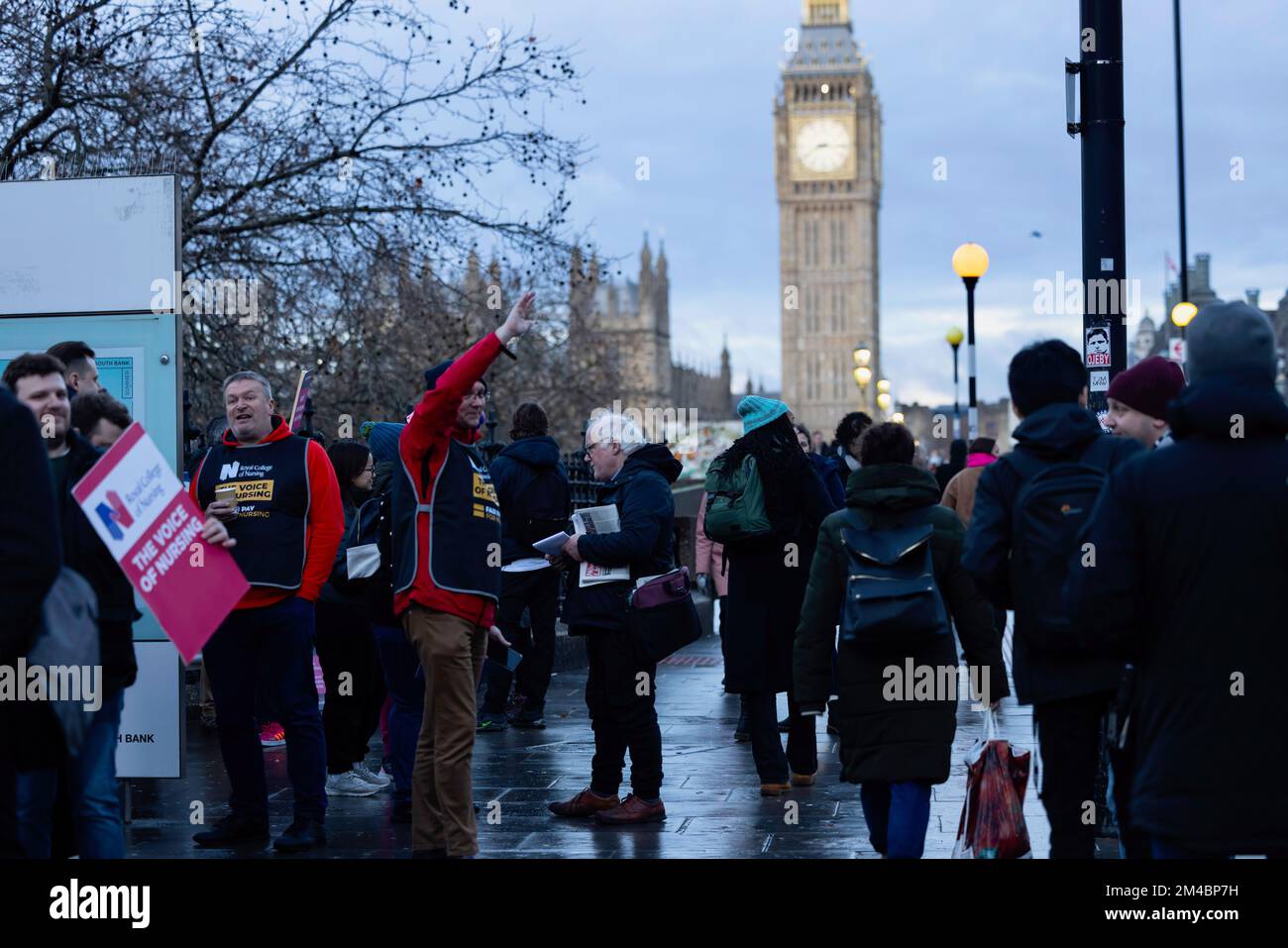 Nurses supporters picket outside hi-res stock photography and images ...