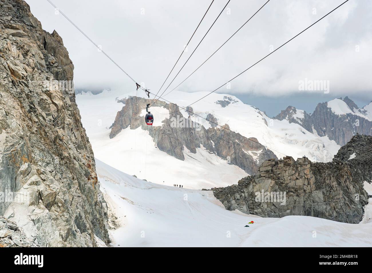 cableway punta helbronner - aiguille du midi, courmayeur, italy Stock ...