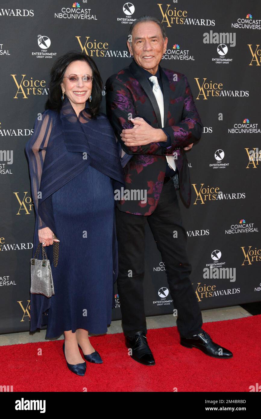 LOS ANGELES - DEC 18: Maura Dhu Studi, Wes Studi at the Voice Arts ...