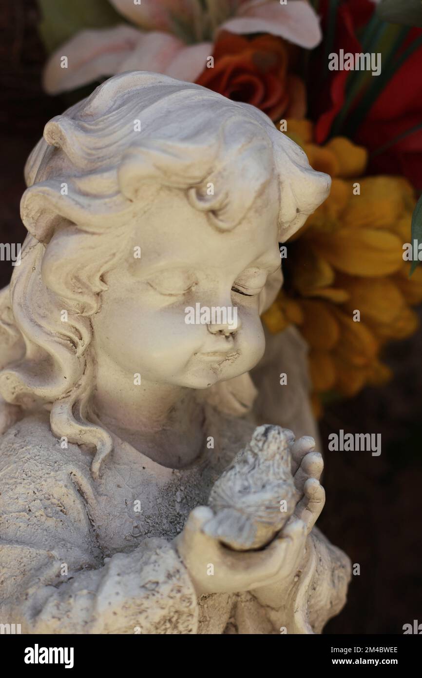 A cute statue of a young girl praying Stock Photo - Alamy