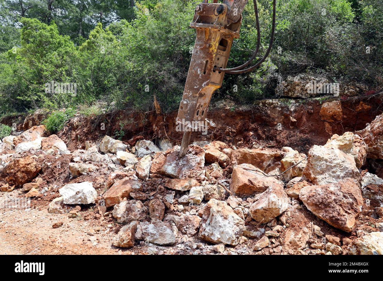 Excavator hydraulic hammer breaks hi-res stock photography and images ...