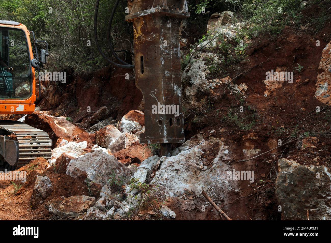 Excavator hydraulic hammer breaks hi-res stock photography and images ...
