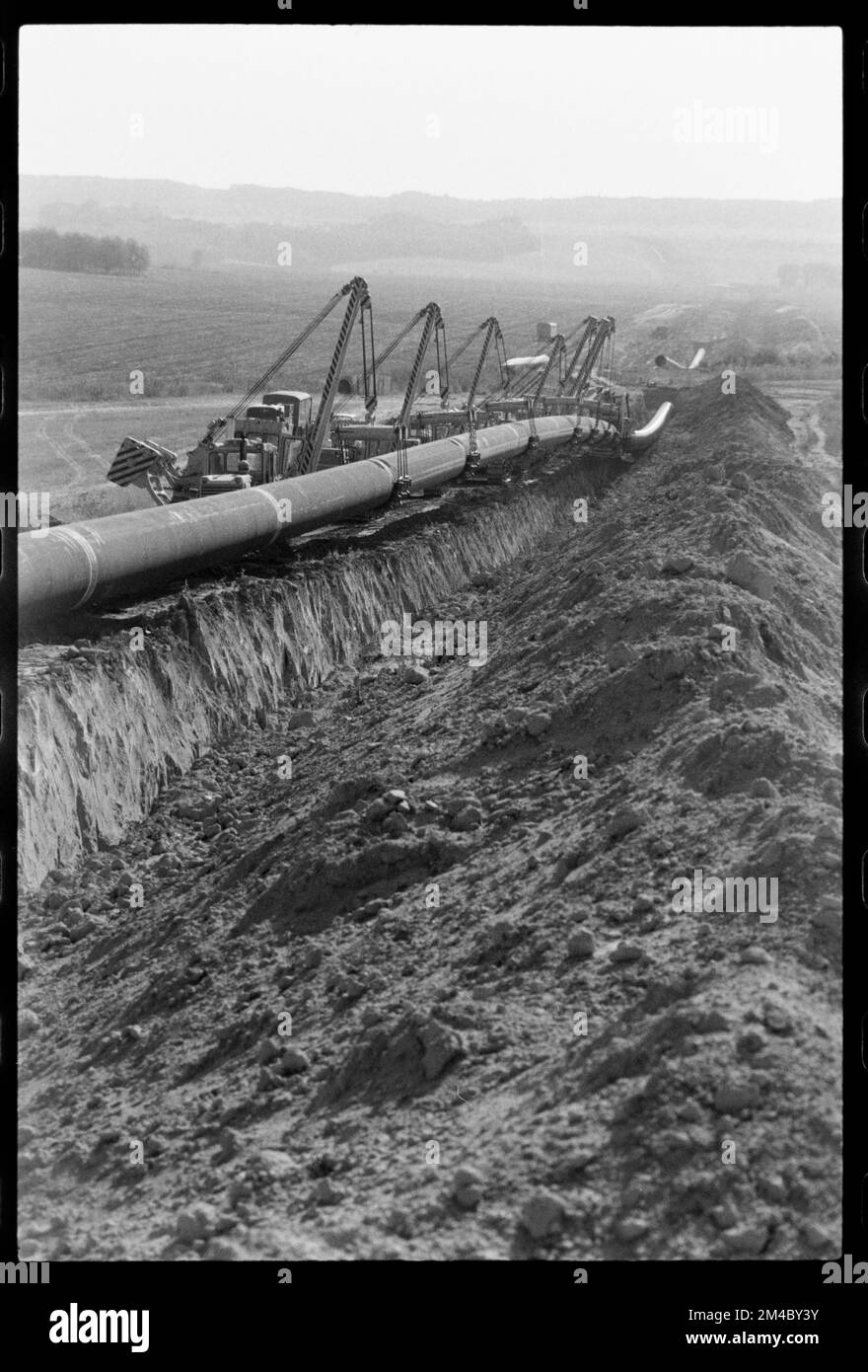***SEPTEMBER 1983 FILE PHOTO*** The first 45 kilometres of the welded ...