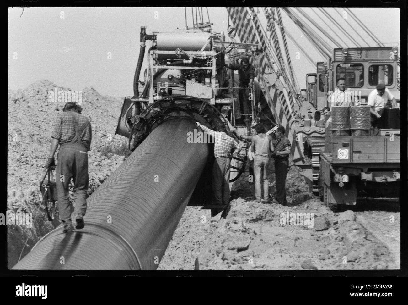 ***SEPTEMBER 1983 FILE PHOTO*** The first 45 kilometres of the welded ...