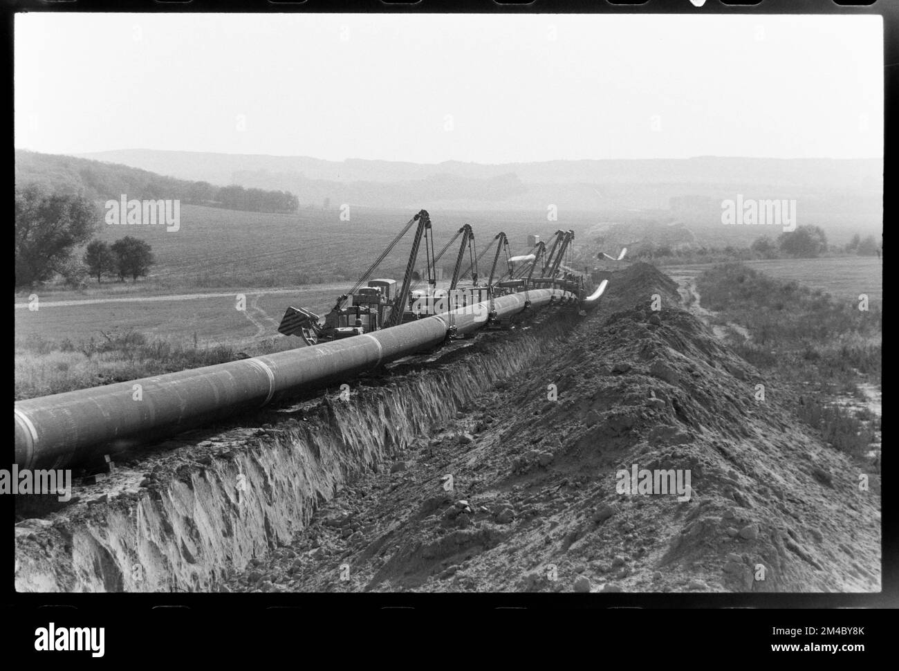 ***SEPTEMBER 1983 FILE PHOTO*** The first 45 kilometres of the welded ...