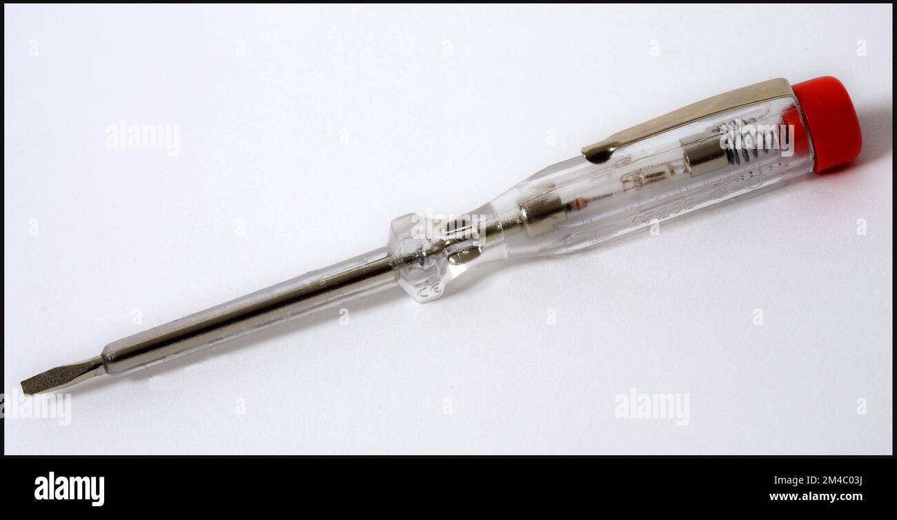 The test light is a screwdriver with the lamp connected between the tip ...