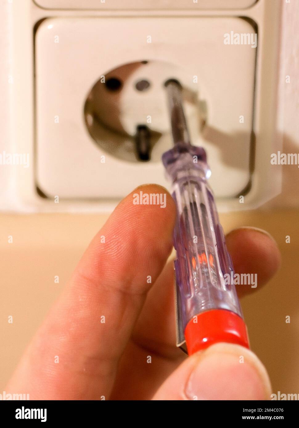 The test light is a screwdriver with the lamp connected between the tip ...