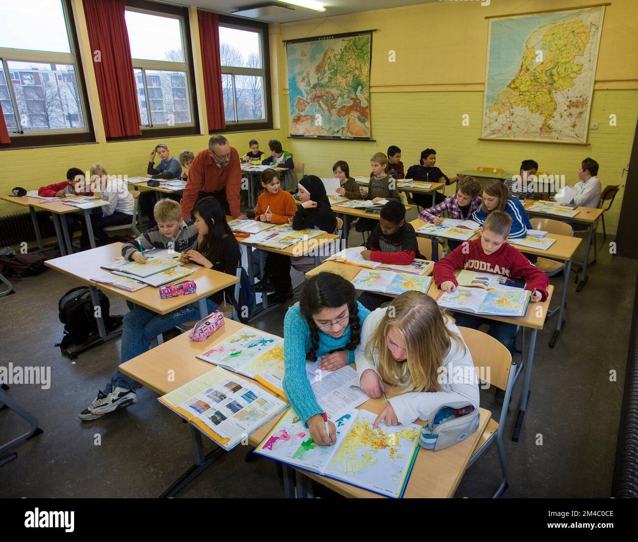 Geography lesson in a high school Stock Photo - Alamy