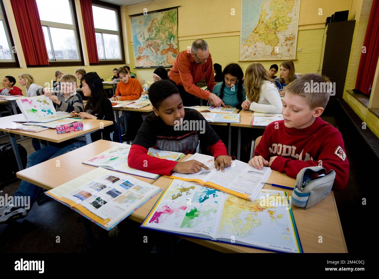 Geography lesson in a high school Stock Photo - Alamy