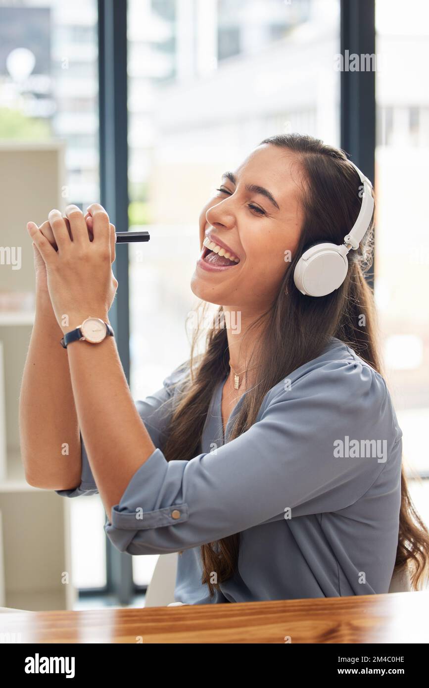 Hifi working woman hi-res stock photography and images - Alamy