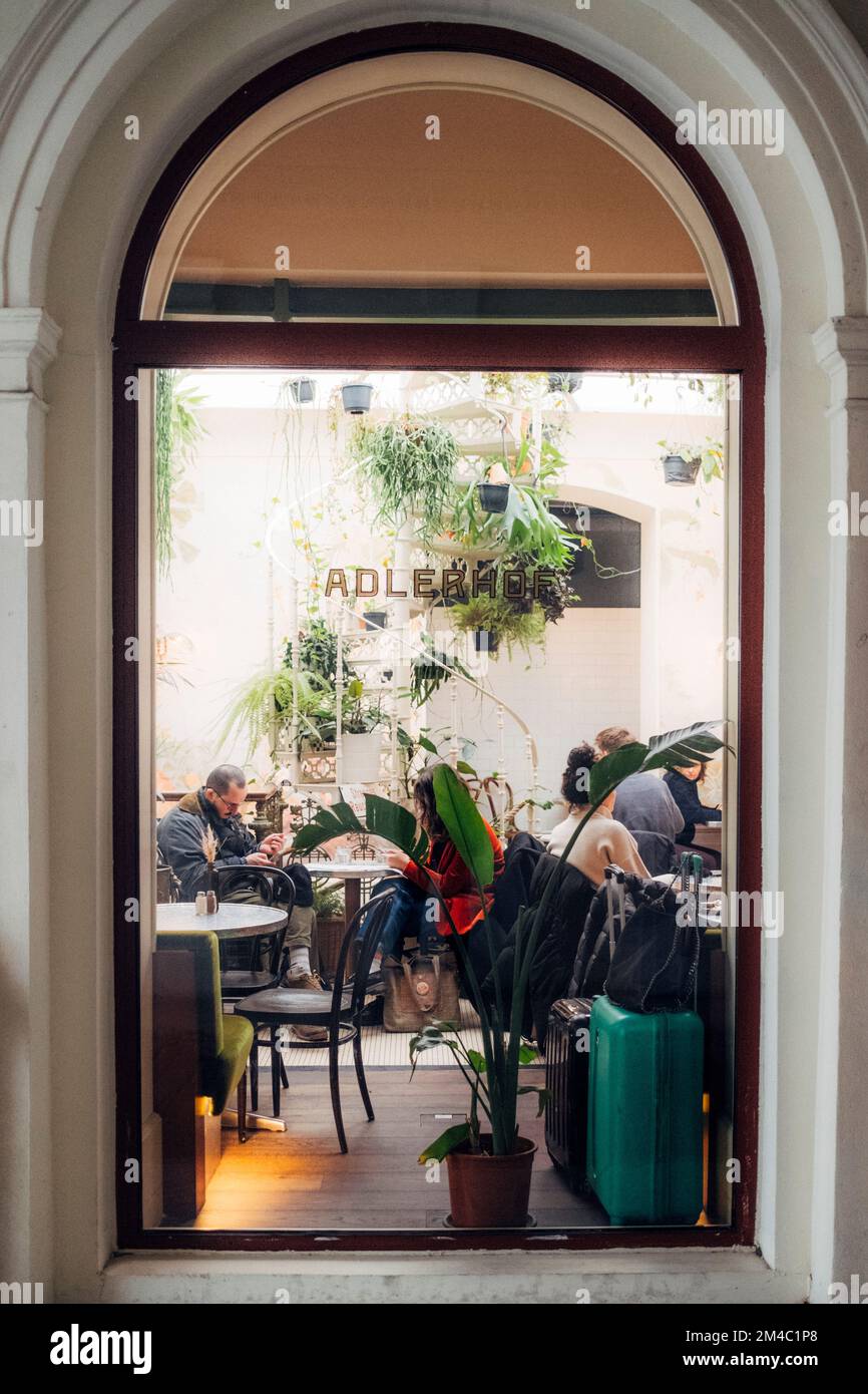 Alt wien cafe vienna hi-res stock photography and images - Alamy