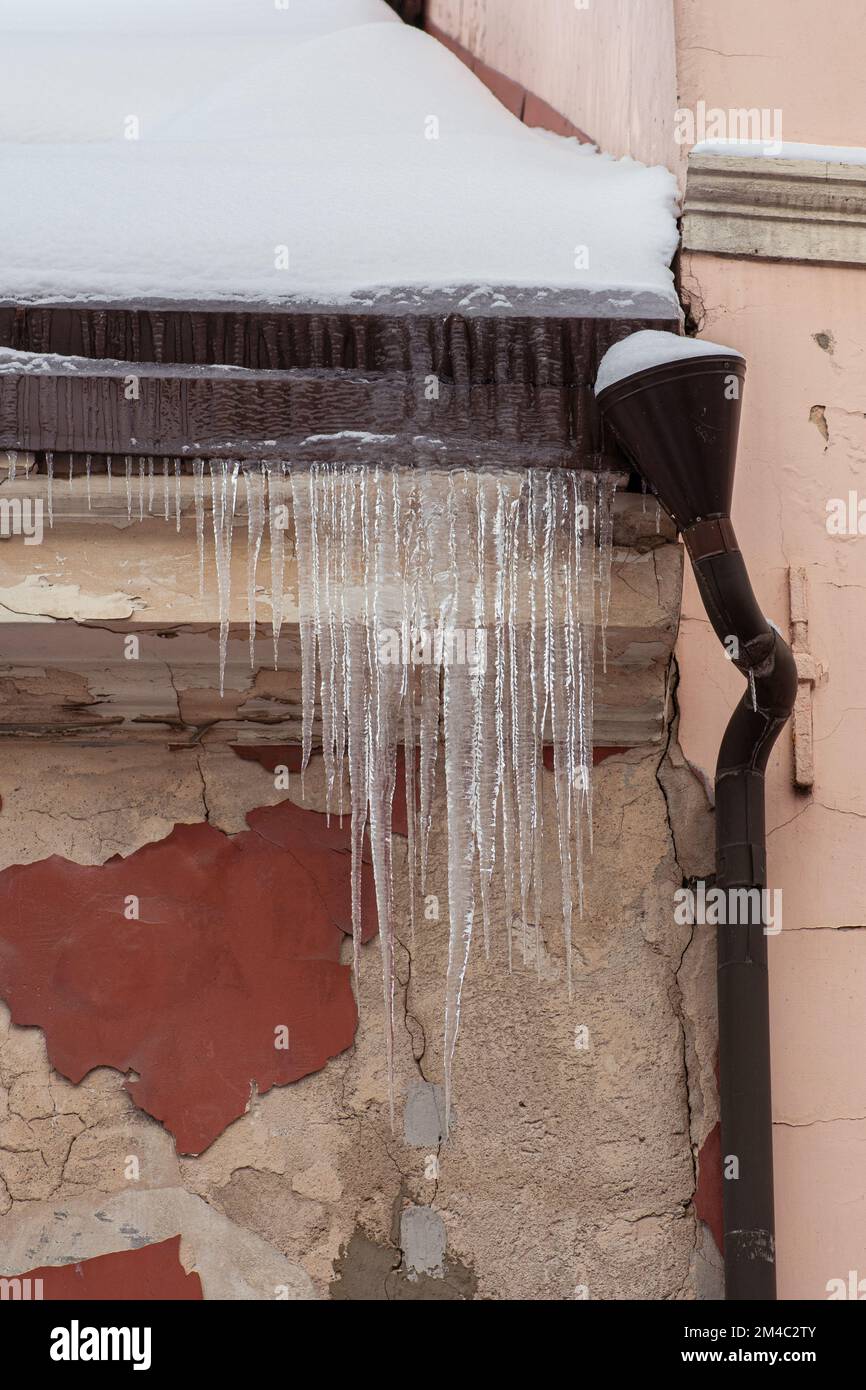 Drip from the roof hi-res stock photography and images - Alamy