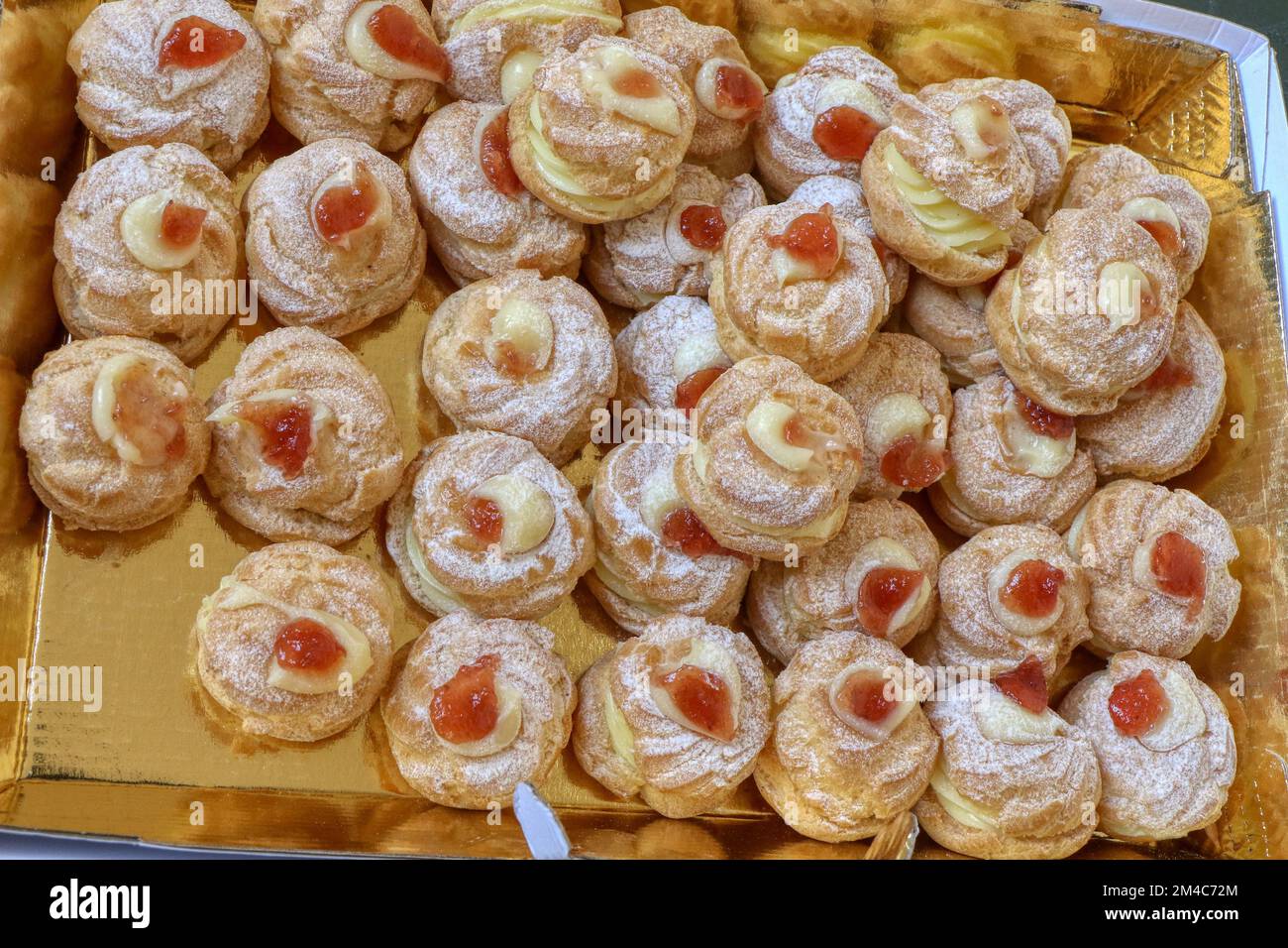 Tray with lots of cream puffs. Italian desserts Stock Photo - Alamy