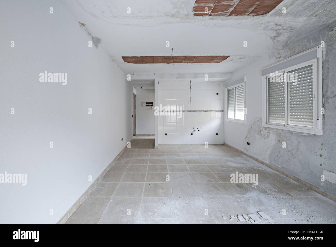 A room with aluminum windows and a tiled wall to install the concian ...