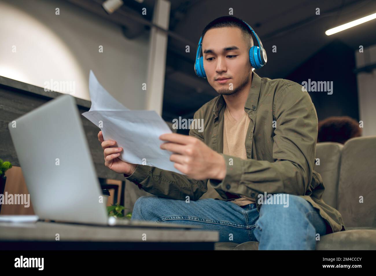 Focused on reading hi-res stock photography and images - Alamy