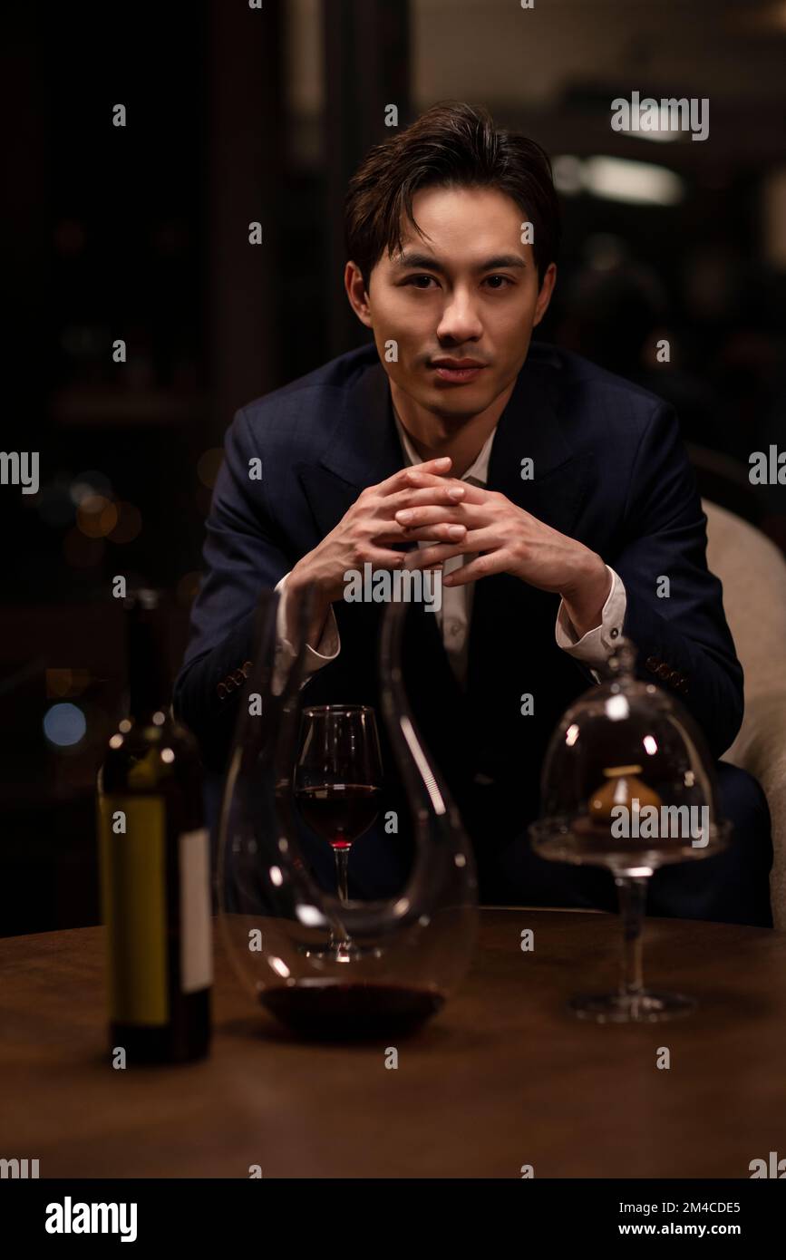 Elegant young chinese man hi-res stock photography and images - Alamy