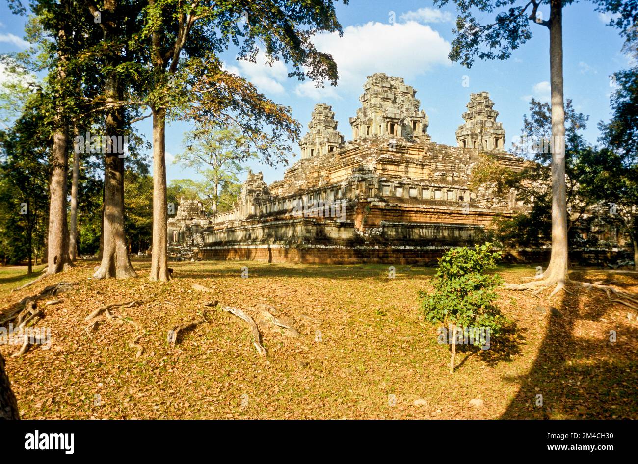 Pre Rup, huge monument east of Angkor Wat Stock Photo - Alamy