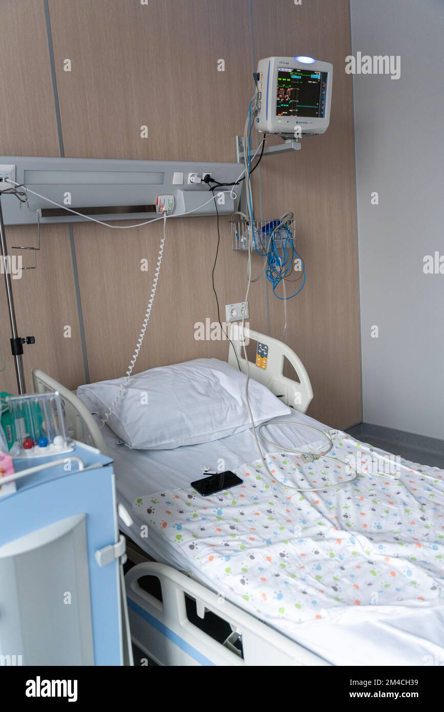 Hospital room for patient after heart surgery Stock Photo - Alamy