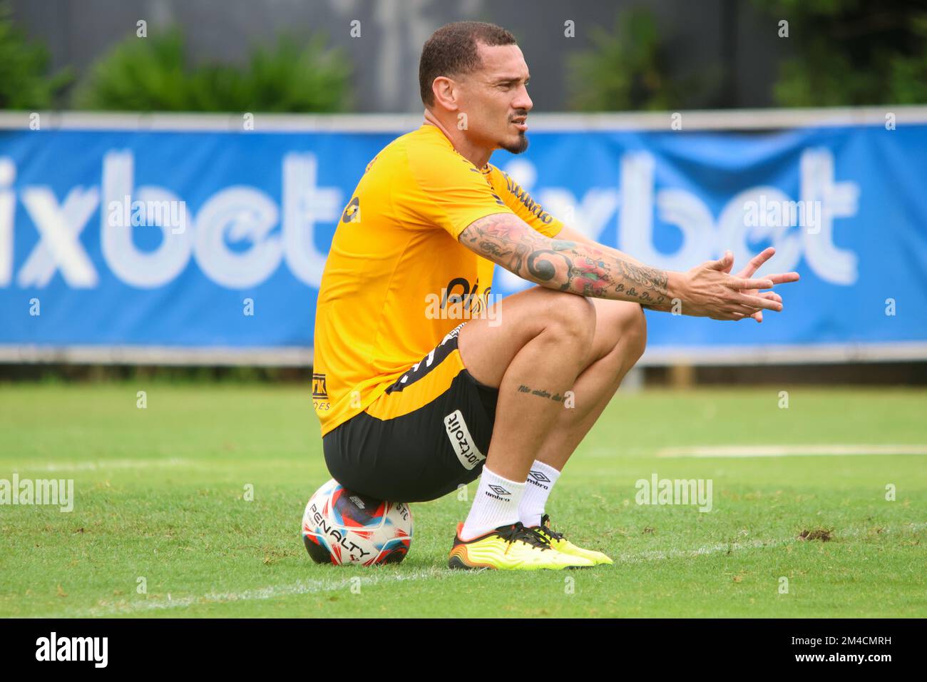 SP - Santos - 12/20/2022 - SANTOS, TRAINING - Maicon Santos player ...