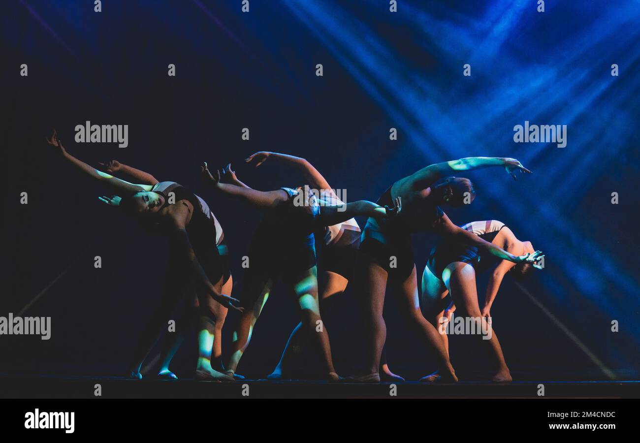 Contemporary dance hi-res stock photography and images - Alamy