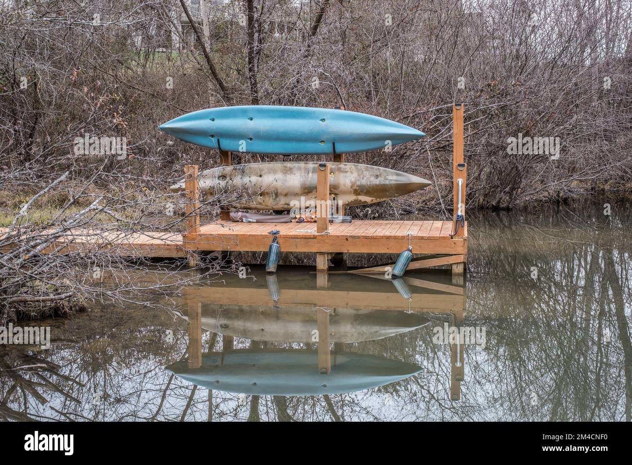 Dock side scene hi-res stock photography and images - Alamy