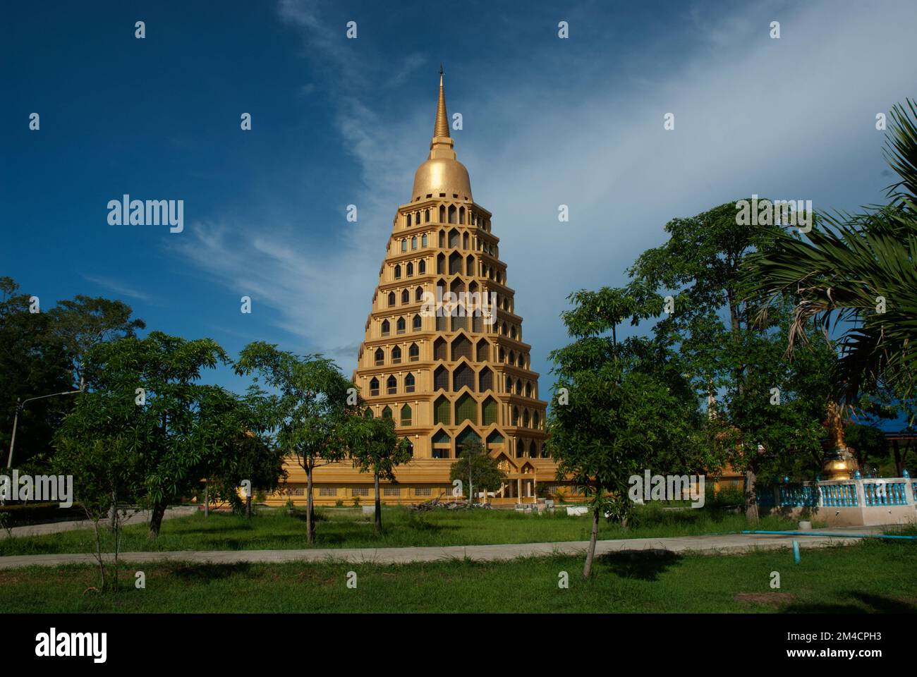 Phra That Chedi Si Pho Thong is a beautiful pagoda, a golden pagoda, 73 ...